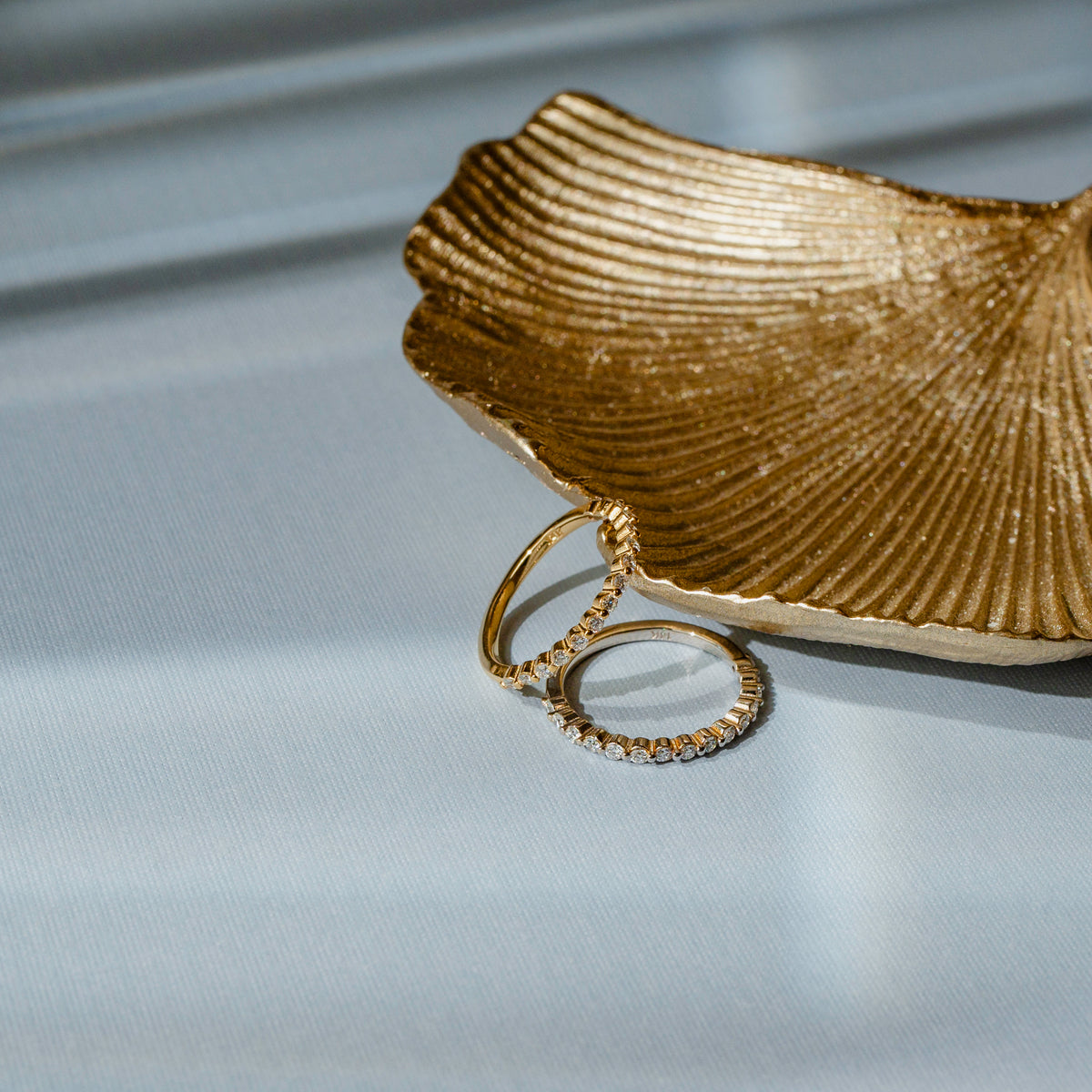 The Eva Single Shared Prong Wedding Band – katieclark